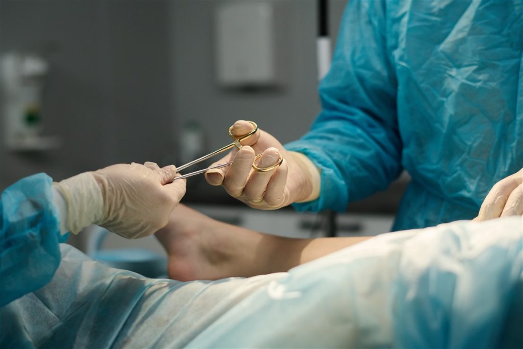 Intégrer les pinces à biopsie réutilisables dans les protocoles de ...